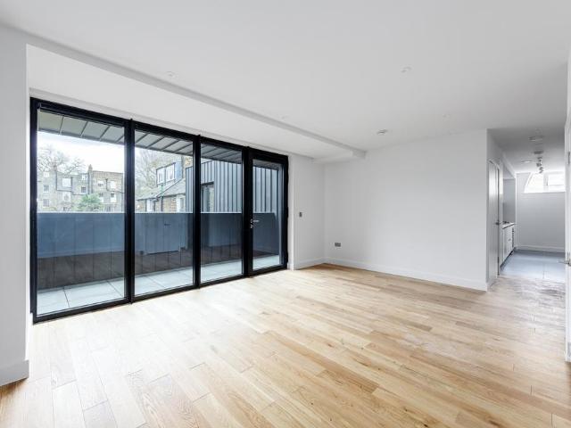 Greenwich Park Street London SE10 3 bed apartment to rent £2,900 pcm £669 pw