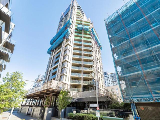Greenwich Peninsula London SE10 1 bed apartment to rent £2,100 pcm £485 pw