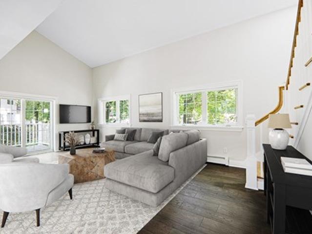 Greenwich Place S0D4 3 Bedroom, 2.5 Bath Duplex