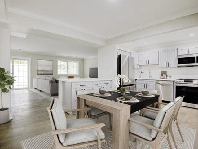 Greenwich Place S0D8 3 Bedroom, 2.5 Bath Triplex