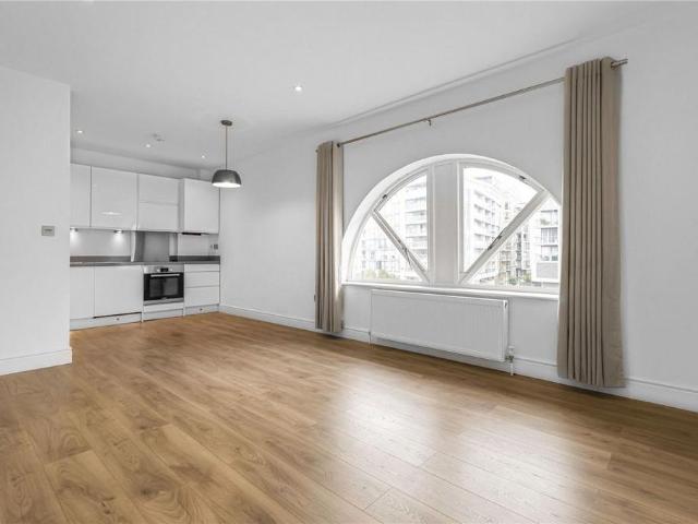 Greenwich Quay, Deptford 2 bed flat to rent £2,350 pcm £542 pw