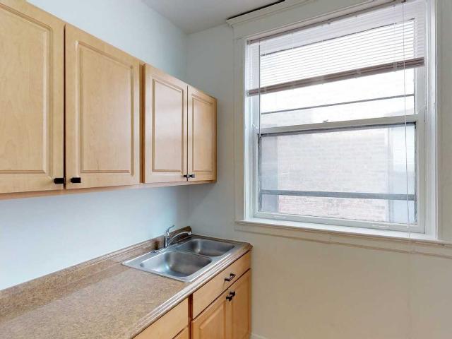Greenwood 5201 3 Bedroom Apartment for Rent at 5201 S Greenwood Ave, Chicago, IL 60615 Hyde Park