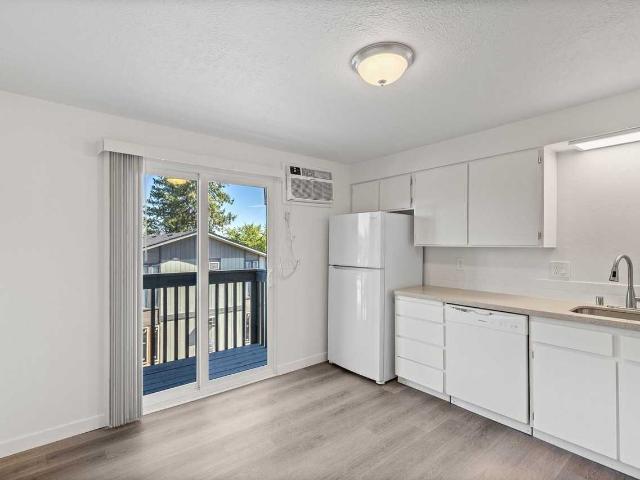 Greenwood Apartments 1 Bedroom Apartment for Rent at 7001 N Atlantic St, Town and Country, WA 99208 Town and Country