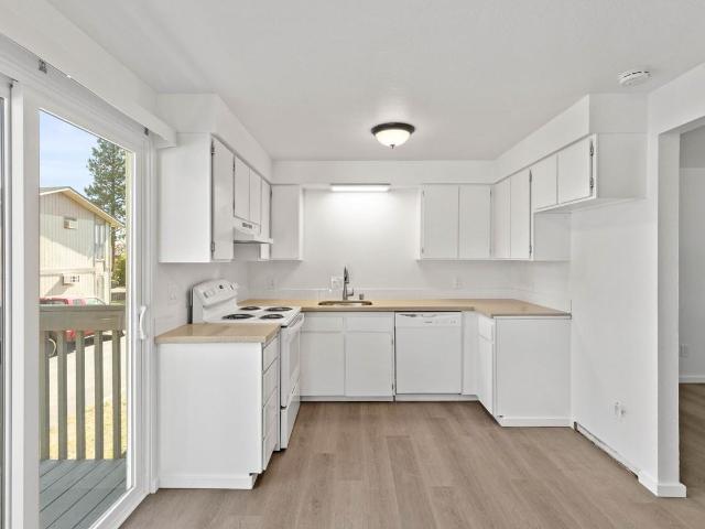 Greenwood Apartments Studio Apartment for Rent at 7001 N Atlantic St, Town and Country, WA 99208 Town and Country