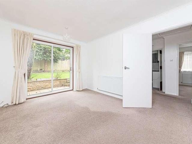 Greenwood Road, Crowthorne, RG45