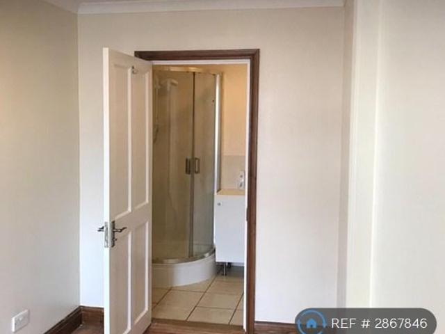 Greenwood Road, Mitcham, CR4 4 bed end of terrace house to rent £2,450 pcm £565 pw