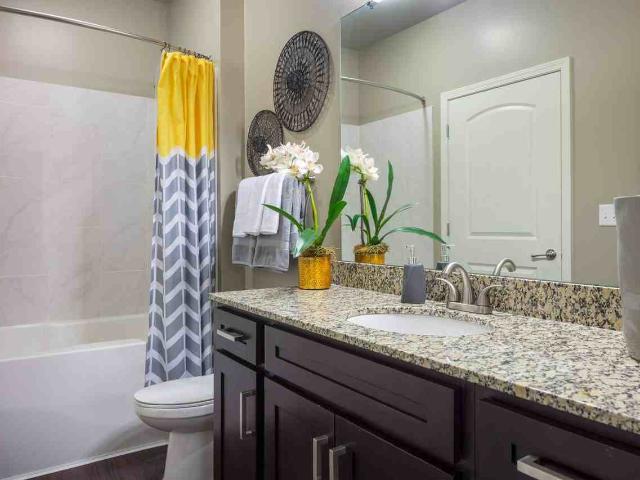 Greenwood Reserve 3 Bedroom Apartment for Rent at 13825 College Blvd, Olathe, KS 66215