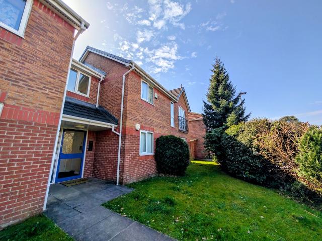Greetland Drive, Manchester M9, 2 bed flat to rent, £1,000 pcm | PrimeLocation