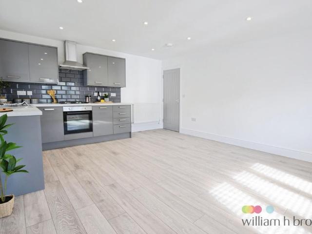 Greetwell Close, LINCOLN 2 bed apartment to rent £1,045 pcm £241 pw
