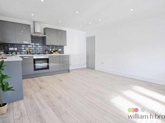 Greetwell Close, Lincoln LN2, 2 bed flat to rent, £1,045 pcm | PrimeLocation