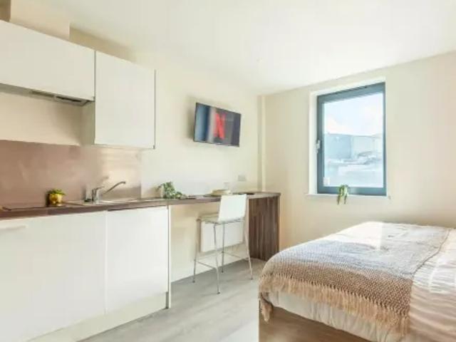 Greggs, 16 Killermont Street, Glasgow, G2 3NW, United Kingdom | 1 bed apartment for rent #154638636 | Rentberry