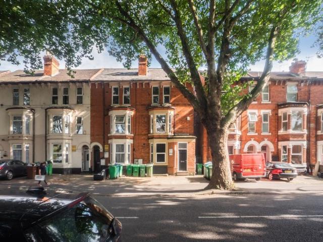 Gregory Boulevard, Nottingham NG7 6 bed flat to rent £2,100 pcm £485 pw
