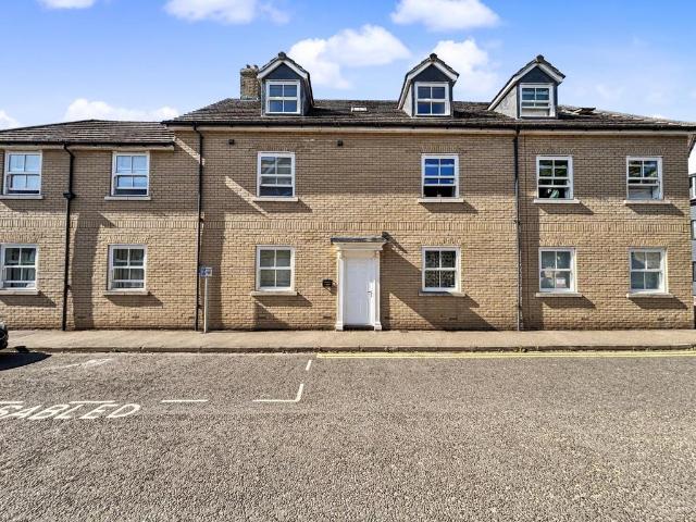 Gregory Court, Cambs PE27 2 bed apartment to rent £1,095 pcm £253 pw