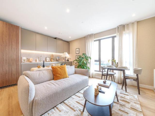 Grenan Square Greenford UB6 Studio to rent £1,597 pcm £369 pw