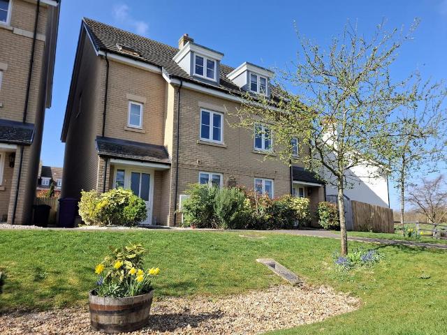 Grenfell Gardens, ROYSTON 4 bed house to rent £2,250 pcm £519 pw