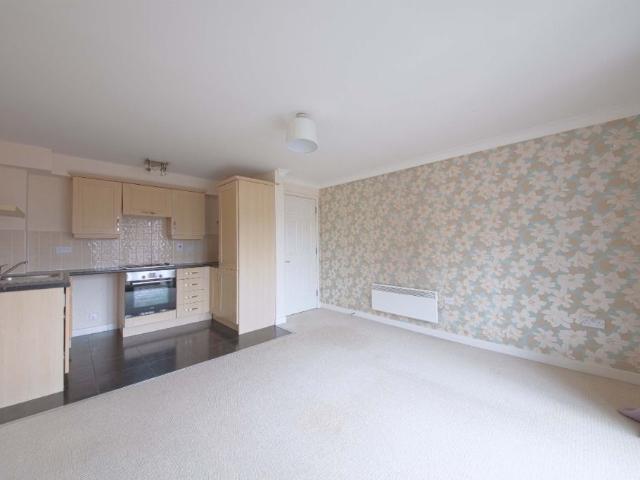 Grenfell Road, Maidenhead SL6, 2 bed flat to rent, £1,400 pcm | PrimeLocation