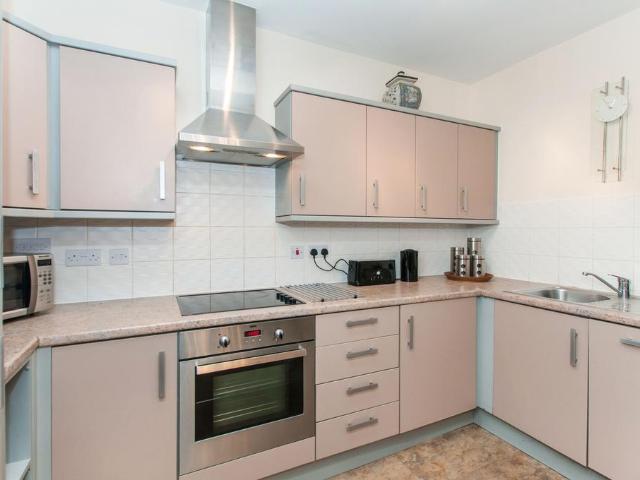 Grenfell Road, Maidenhead, SL6 2 bed flat to rent £1,550 pcm £358 pw