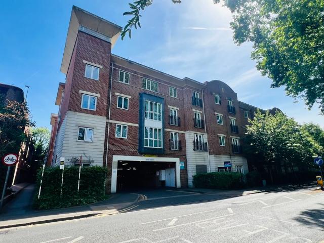 Grenfell Road, Maidenhead SL6, 2 bed flat to rent, £1,700 pcm | PrimeLocation