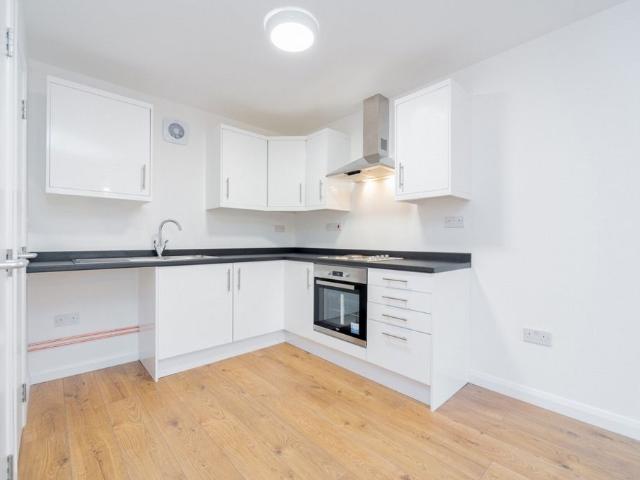 Grenfell Road, Mitcham CR4, 2 bed flat to rent, £1,700 pcm | PrimeLocation
