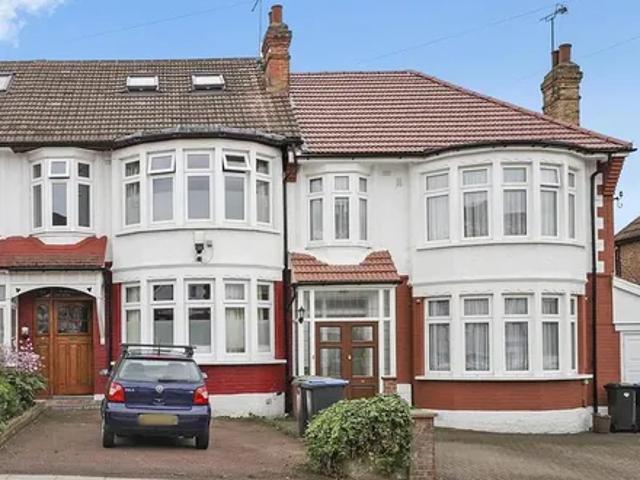 Grenoble Gardens, London, N13 6HY, United Kingdom | 4 bed house for rent #166914662 | Rentberry