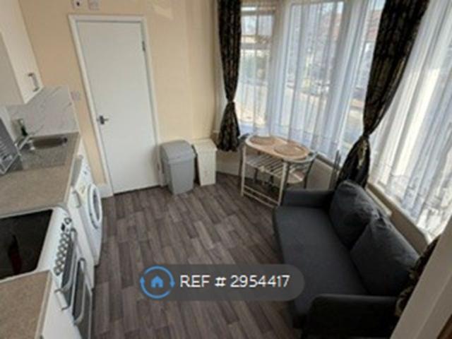 Grenoble Gardens, London N13, Studio to rent, £1,049 pcm | PrimeLocation