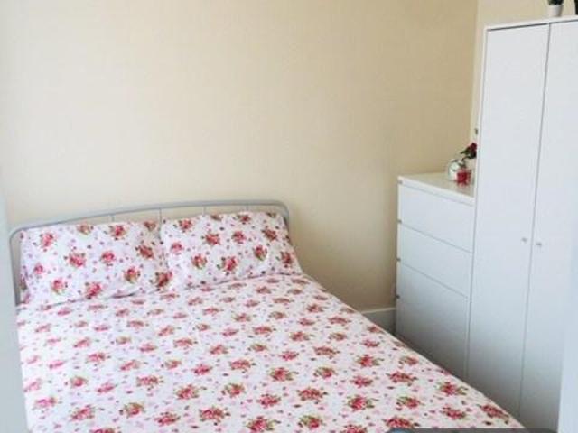 Grenoble Gardens, London, N13 Studio to rent £1,049 pcm £242 pw