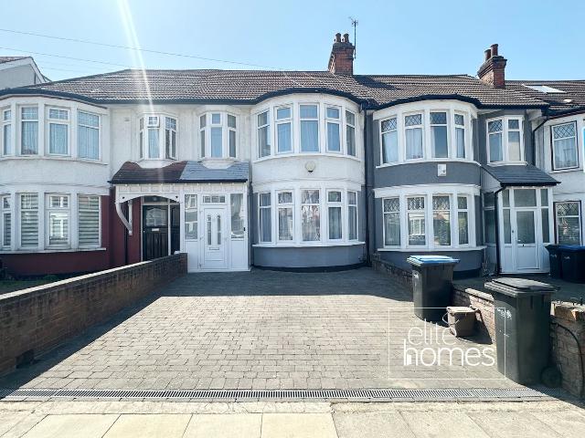 Grenoble Gardens, Palmers Green N13, 3 bed terraced house to rent, £2,700 pcm | PrimeLocation