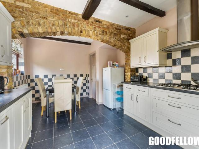 Grennell Road, Surrey SM1 4 bed house to rent £2,700 pcm £623 pw