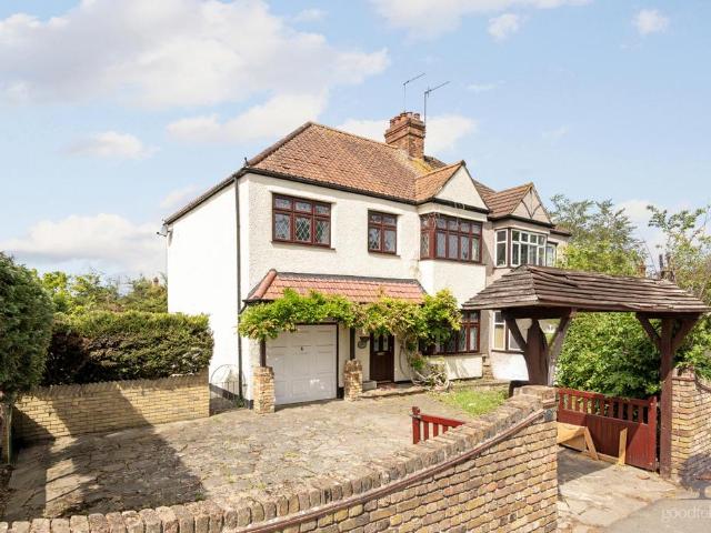 Grennell Road, Surrey SM1 4 bed house to rent £2,700 pcm £623 pw