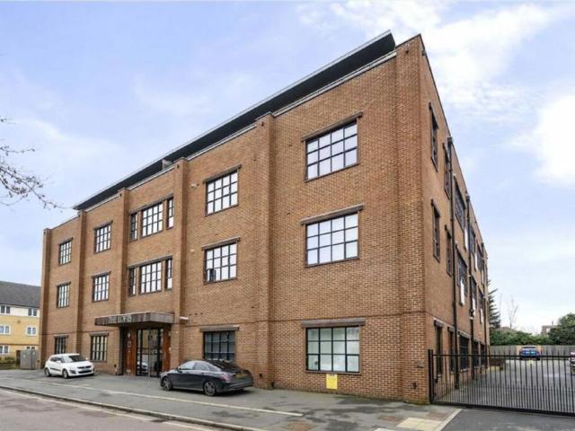 Grenville Place, London NW7 1 bed flat to rent £1,650 pcm £381 pw