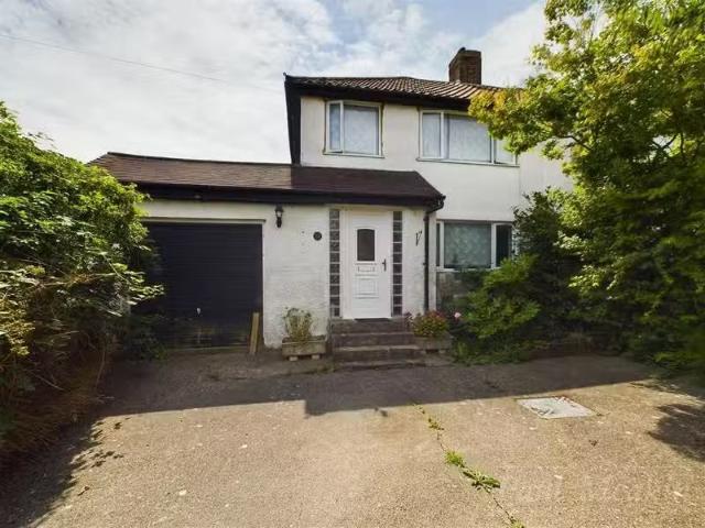 Grenville Road, New Addington, Croydon 3 bed semi detached hou.