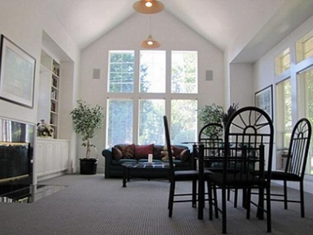 Gresham Central 2 Bedroom Apartment for Rent at 800 Ne Roberts Ave, Gresham, OR 97030 Downtown Gresham