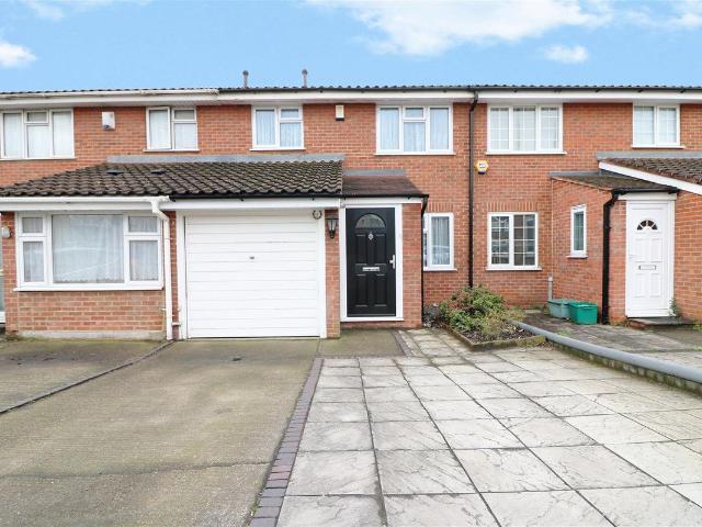 Gresham Drive, Romford RM6, 3 bed property to rent, £2,100 pcm | PrimeLocation