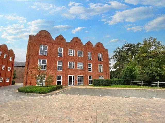 Gresham Park Road, Old Woking, Woking, Surrey GU22, 2 bed flat to rent, £2,500 pcm | PrimeLocation