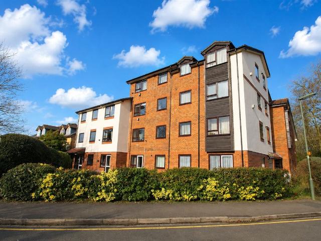Gresham Road, Staines Upon Thames TW18, 1 bed flat to rent, £1,200 pcm | PrimeLocation