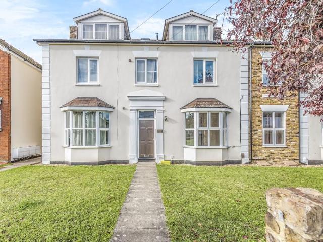 Gresham Road, Staines Upon Thames TW18, 2 bed flat to rent, £1,650 pcm | PrimeLocation