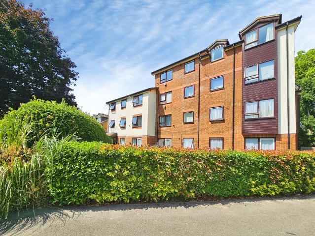 Gresham Road, Staines Upon Thames, Spelthorne TW18, 1 bed flat to rent, £1,300 pcm | PrimeLocation