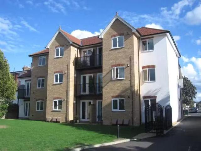 Gresham Road, Staines upon Thames, Surrey, TW18 2AU