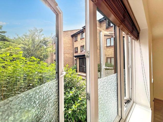 Gresham Way, London, SW19 Studio to rent £1,450 pcm £335 pw