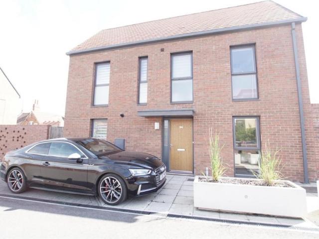 Gresley Close, Stratford upon Avon 2 bed detached house to rent £1,595 pcm £368 pw