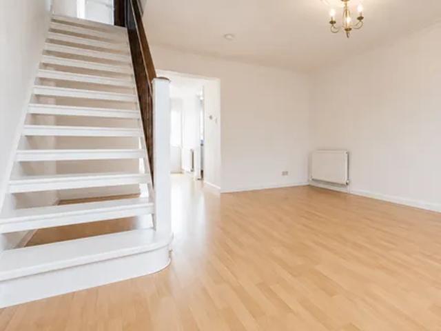 Griffith Close, London, RM6 4BU, United Kingdom | 3 bed townhouse for rent #168079144 | Rentberry