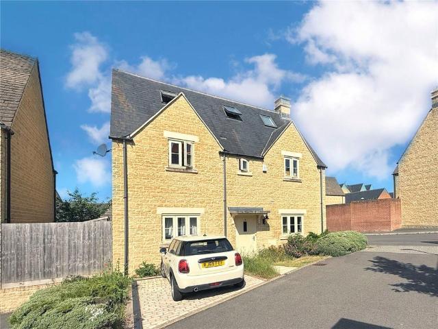 Griffiths Close, Cirencester, GL7 5 bed detached house to rent £2,450 pcm £565 pw