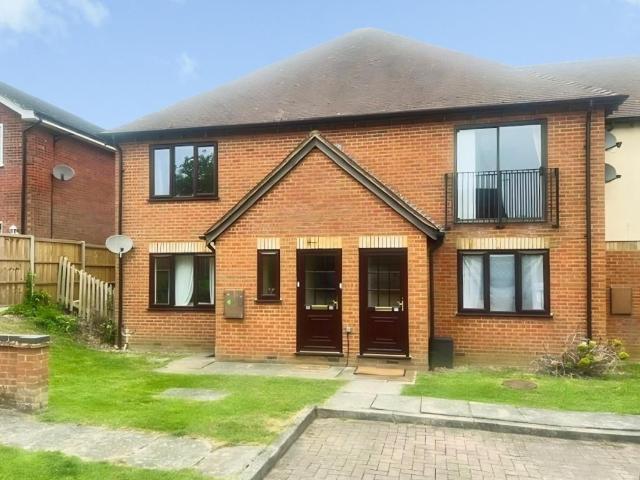 Griffiths Acre, Stone HP17, 2 bed flat to rent, £1,000 pcm | PrimeLocation