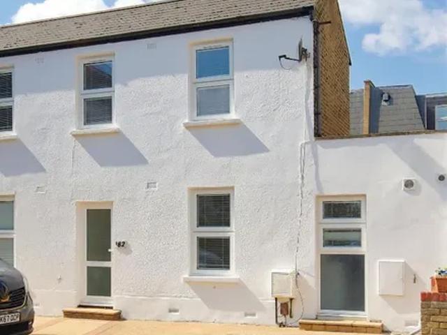 Griffiths Road, London, SW19 1FT, United Kingdom | 4 bed duplex for rent #138251835 | Rentberry