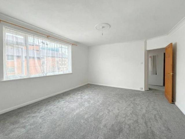 Griffiths Road, SW19 1 bed flat to rent £1,650 pcm £381 pw