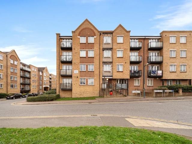 Griffin Court, Black Eagle Drive. 2 bed flat to rent £1,430 pcm £330 pw