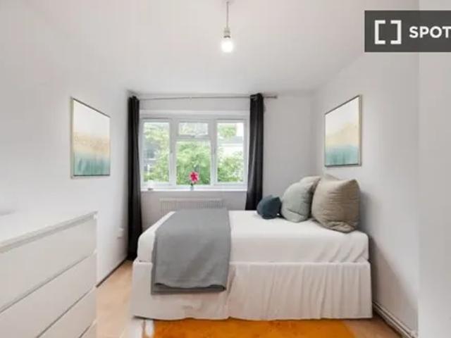 Griffin Primary School, Stewarts Road, London, SW8 4JB, United Kingdom | Room for rent #123318724 | Rentberry