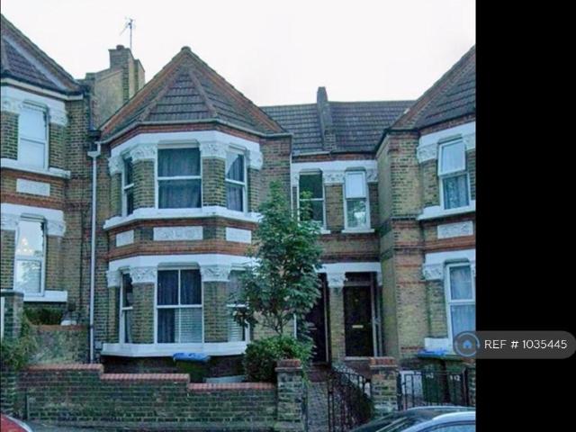 Griffin Road, London, SE18 3 bed terraced house to rent £2,400 pcm £554 pw