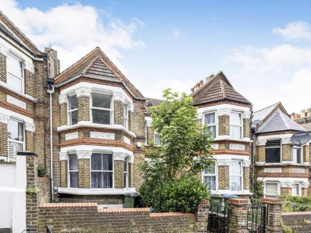 Griffin Road London SE18 4 bed terraced house to rent £2,400 pcm £554 pw