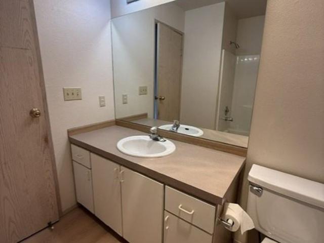 Griffin 12 Plex 2 Bedroom Apartment for Rent at 9924 Ne 134th Ct, Kirkland, WA 98034